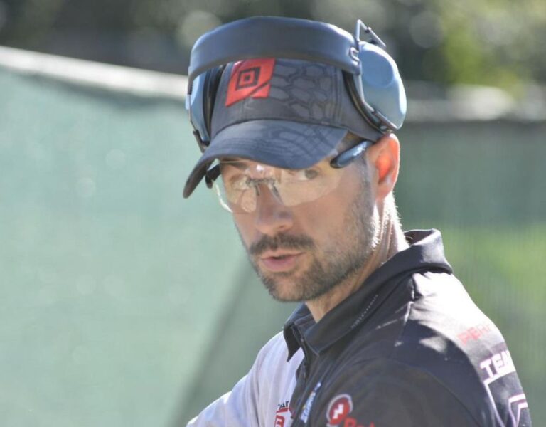 Retrouvé avec une balle à la tête, le champion du monde de tir Jorge ...