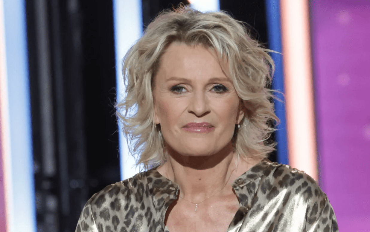 “Mal aux...” : Sophie Davant prend la parole après sa chute mémorable au Téléthon - ÊTRE HEUREUX